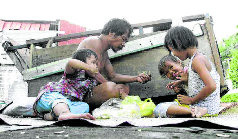 PH poverty rate rose to 23.7% in H1 2021 amid expensive food, high ...