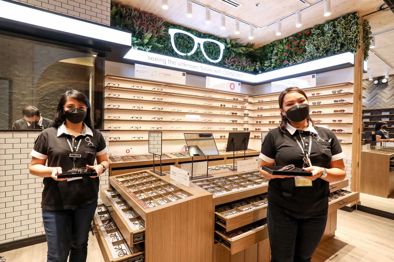 Japanese optical chain Owndays opens in Okada | Inquirer Business