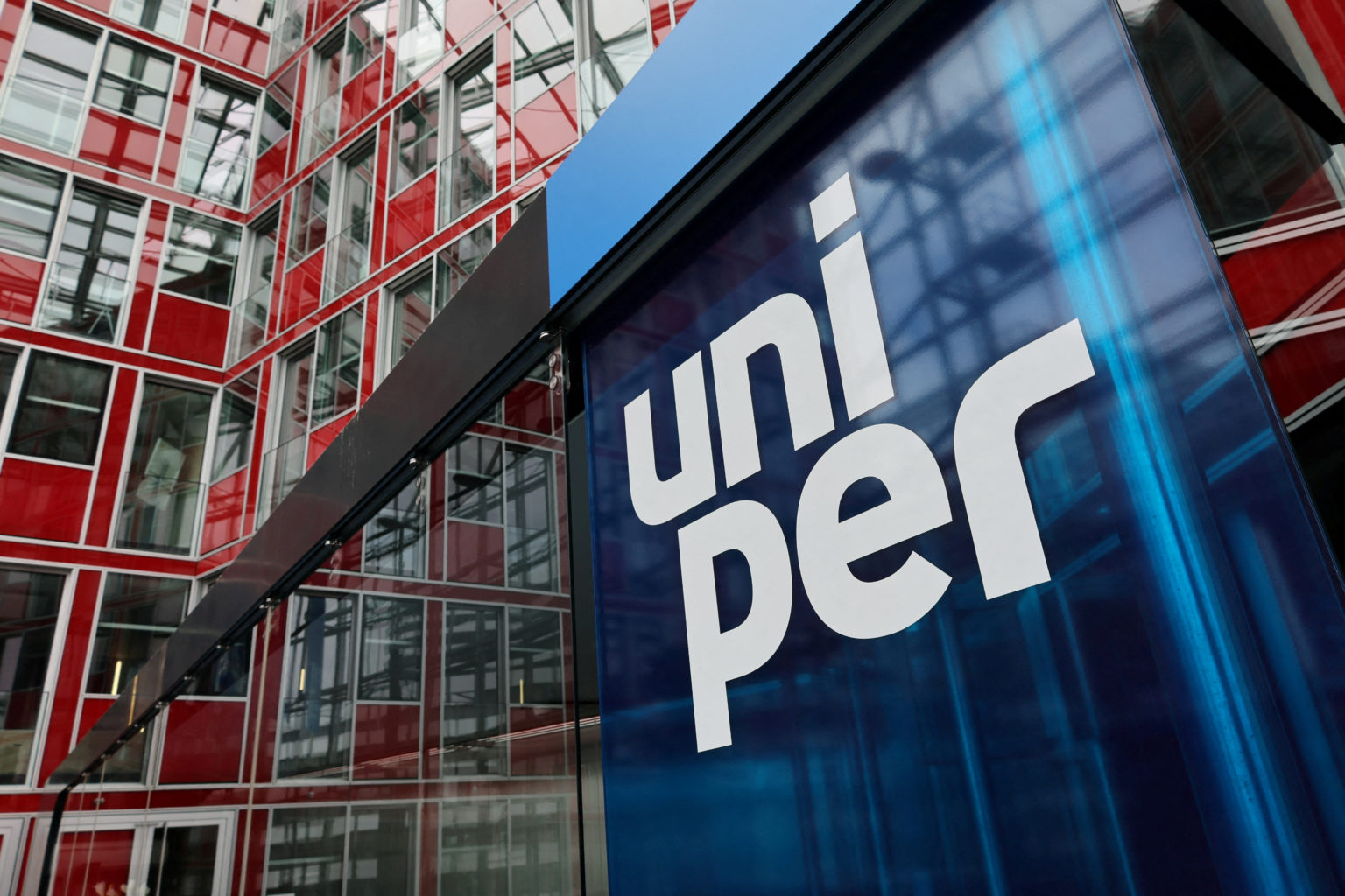 Germany nationalizes Uniper with $8-B deal in dash to secure gas ...