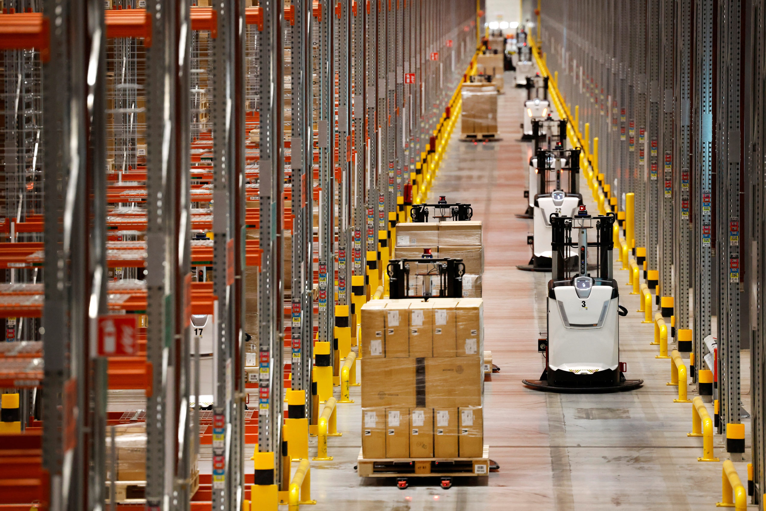 Retailers turn to robots in cost inflation fight | Inquirer Business