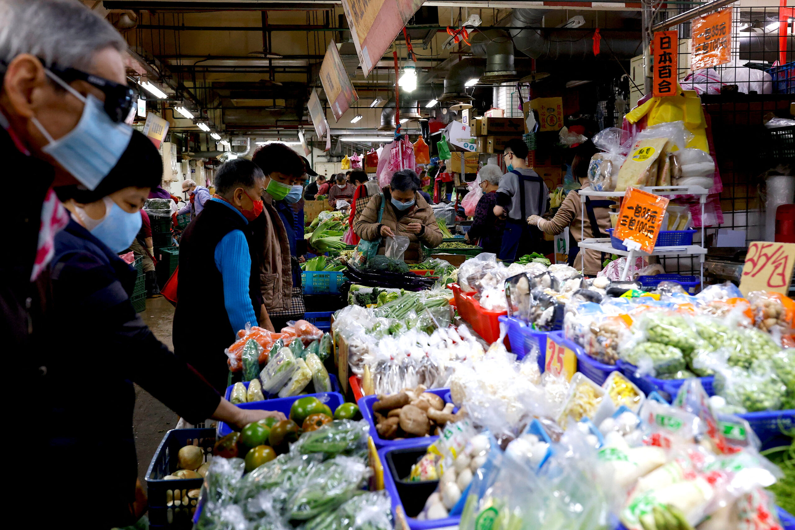 Taiwan slips into recession as Q1 GDP contracts worse than expected ...