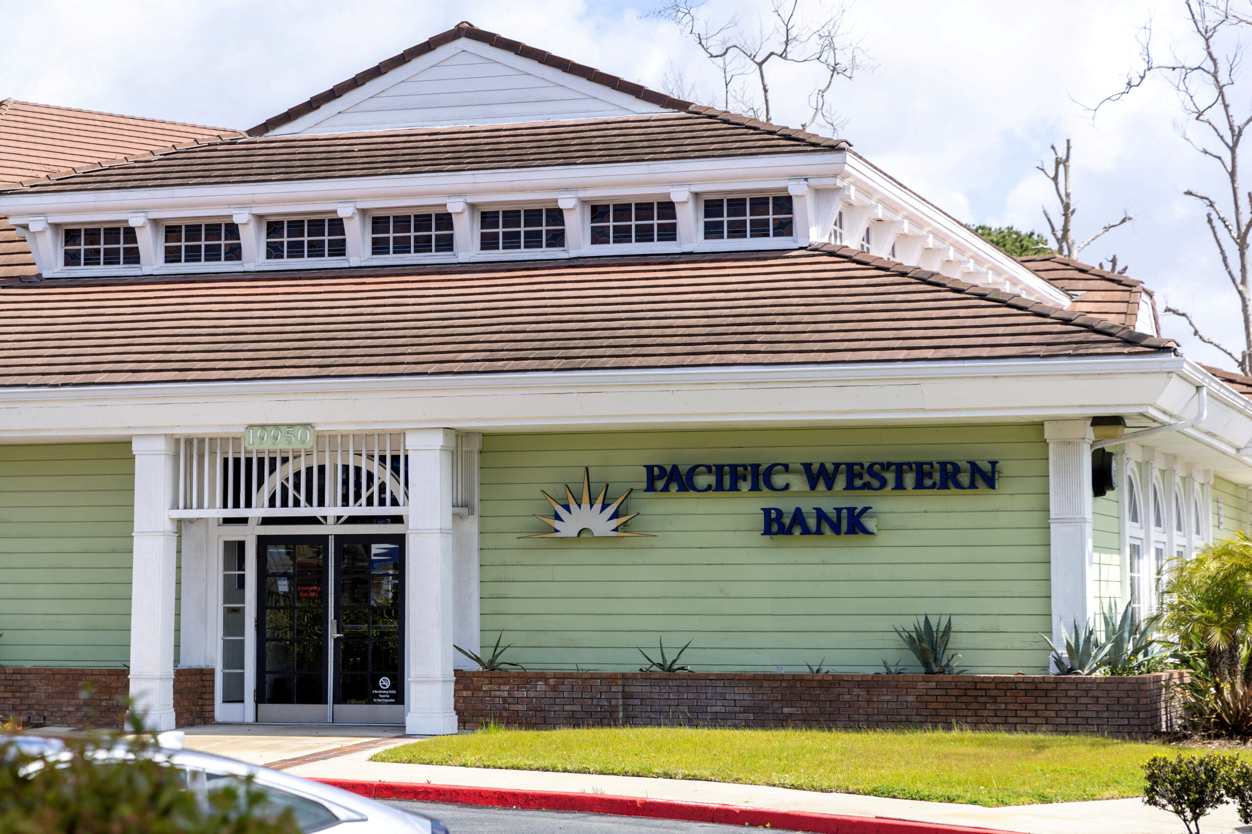 PacWest weighs its options, sending bank shares in a tailspin ...