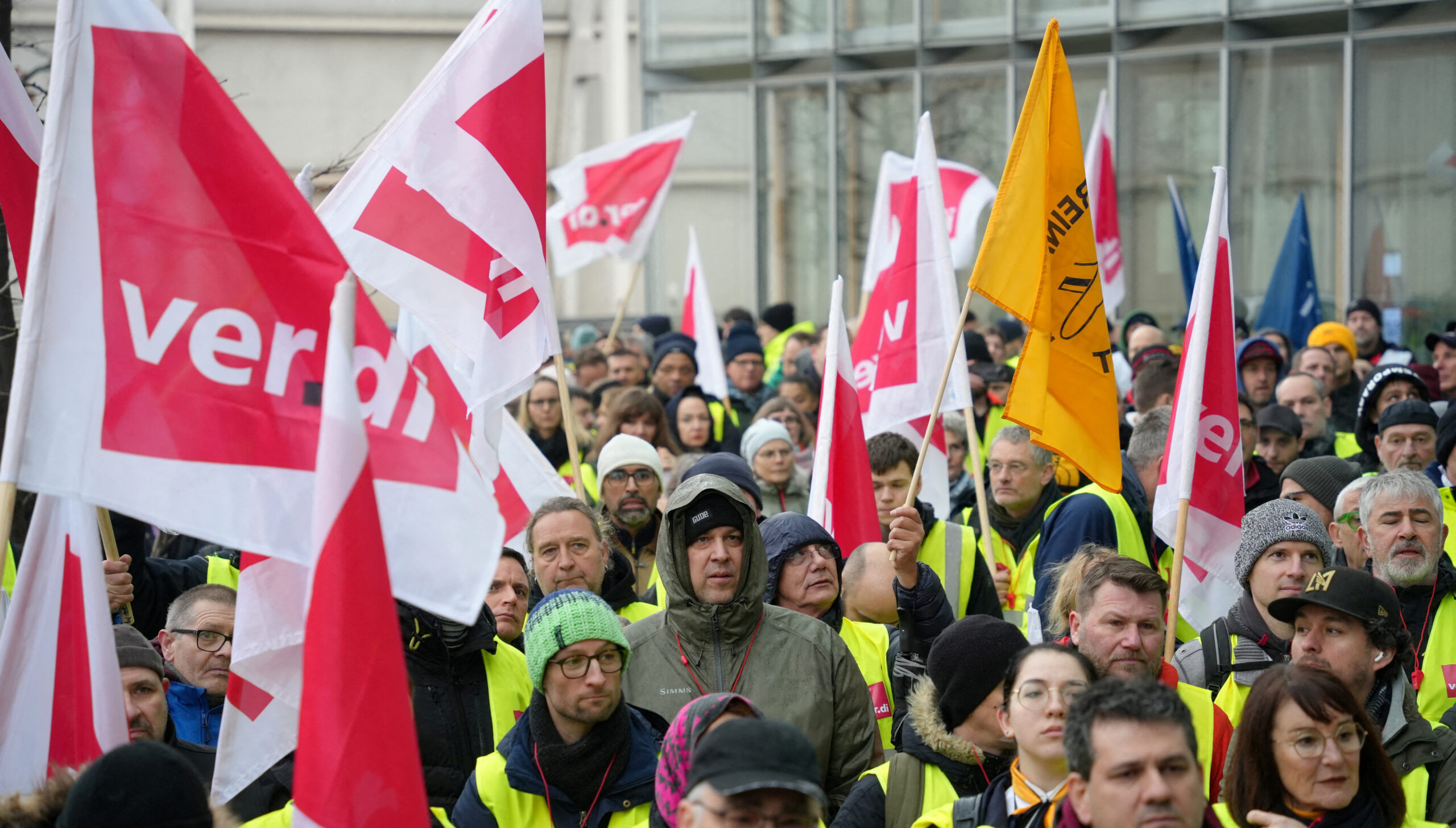 Union demands Lufthansa makes offer before agreeing fresh talks