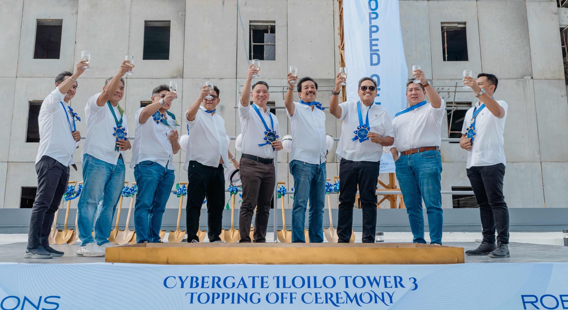 Robinsons Offices celebrates topping off Cybergate Iloilo Tower 3