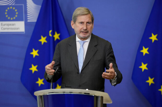 Commissioner Hahn visits Manila to promote EU-bonds investment