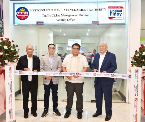 The first MMDA satellite office is now open at Robinsons Galleria ...