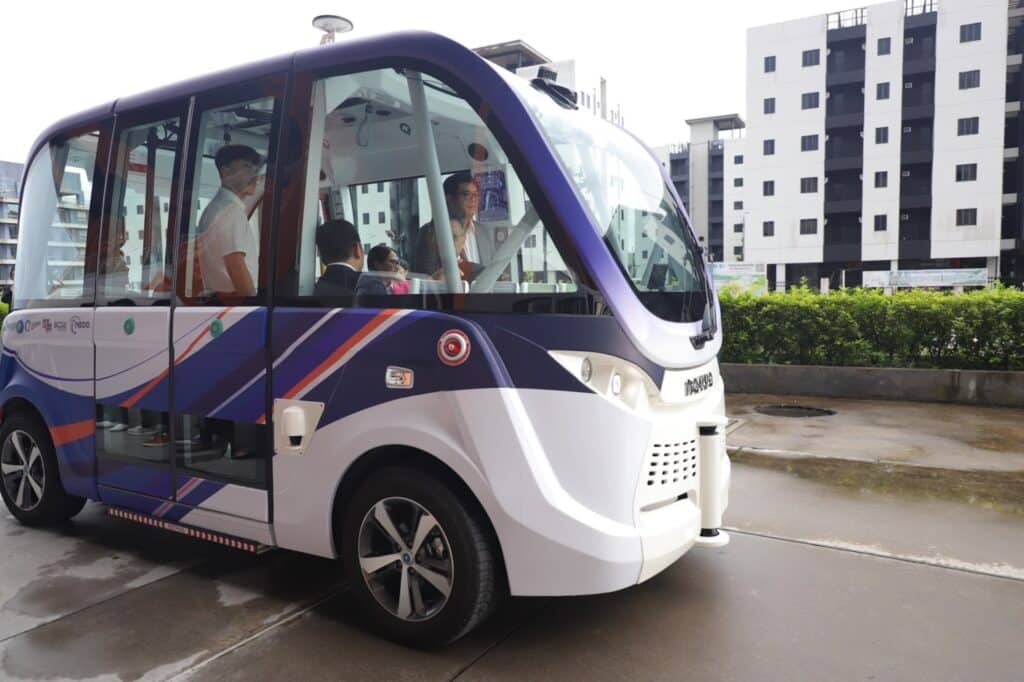 BCDA, transport firms launch PH’s 1st self-driving bus service