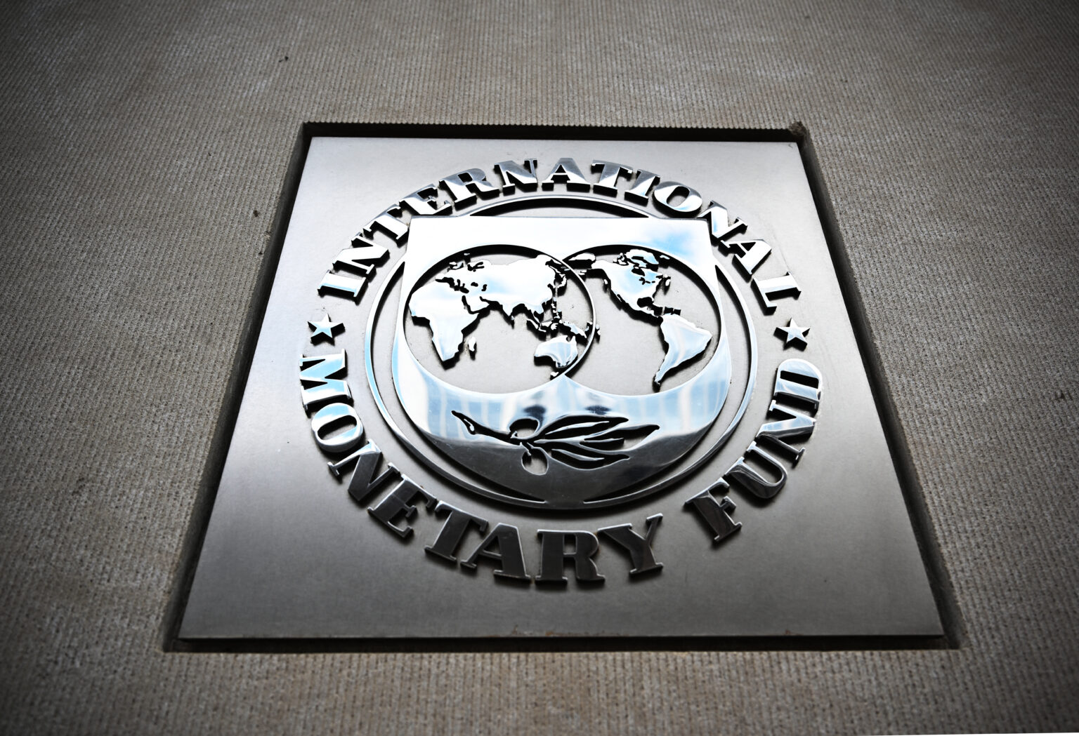 IMF cuts growth outlook for Philippines