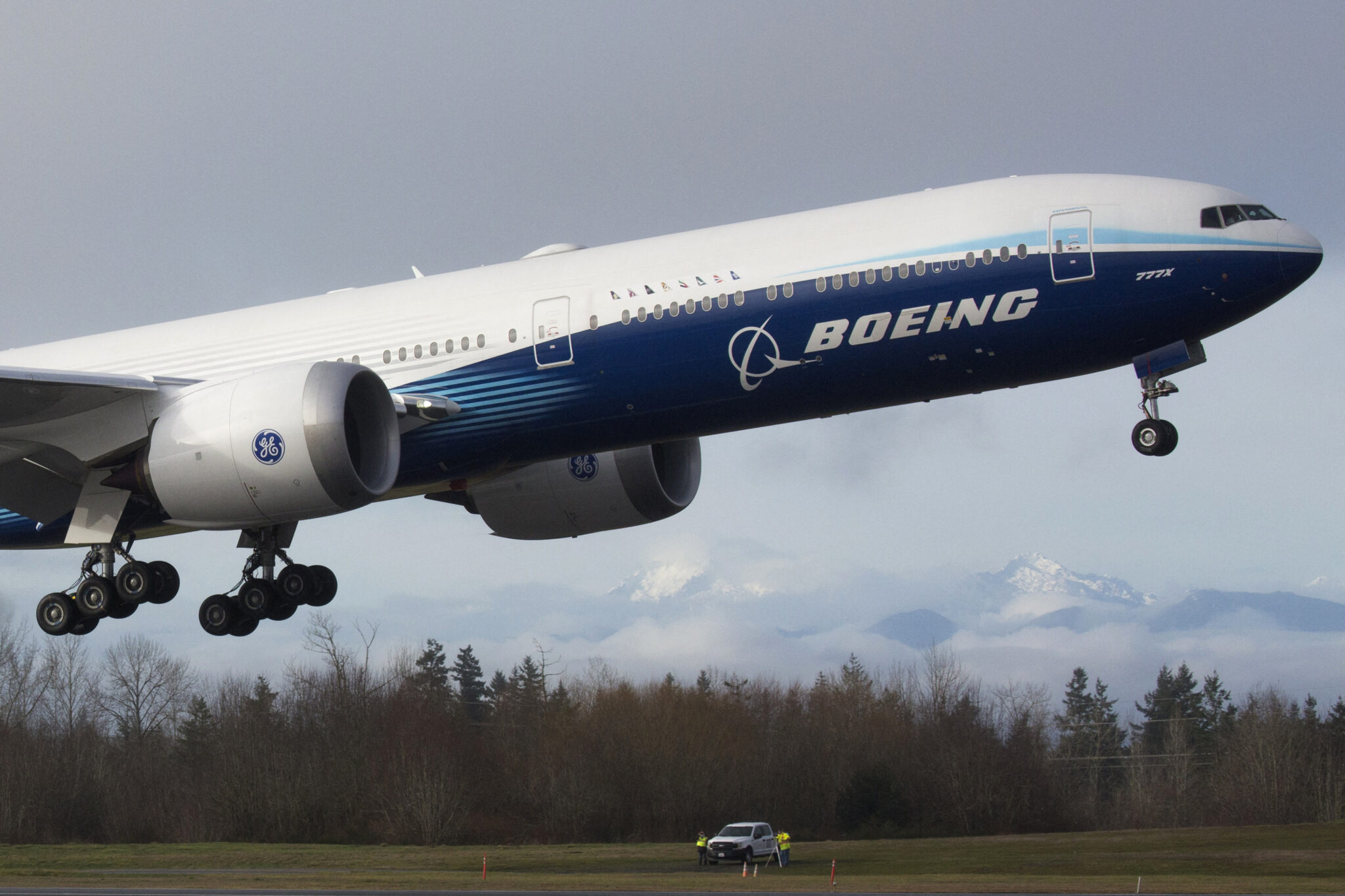 Boeing annual orders top Airbus for first time since 2018