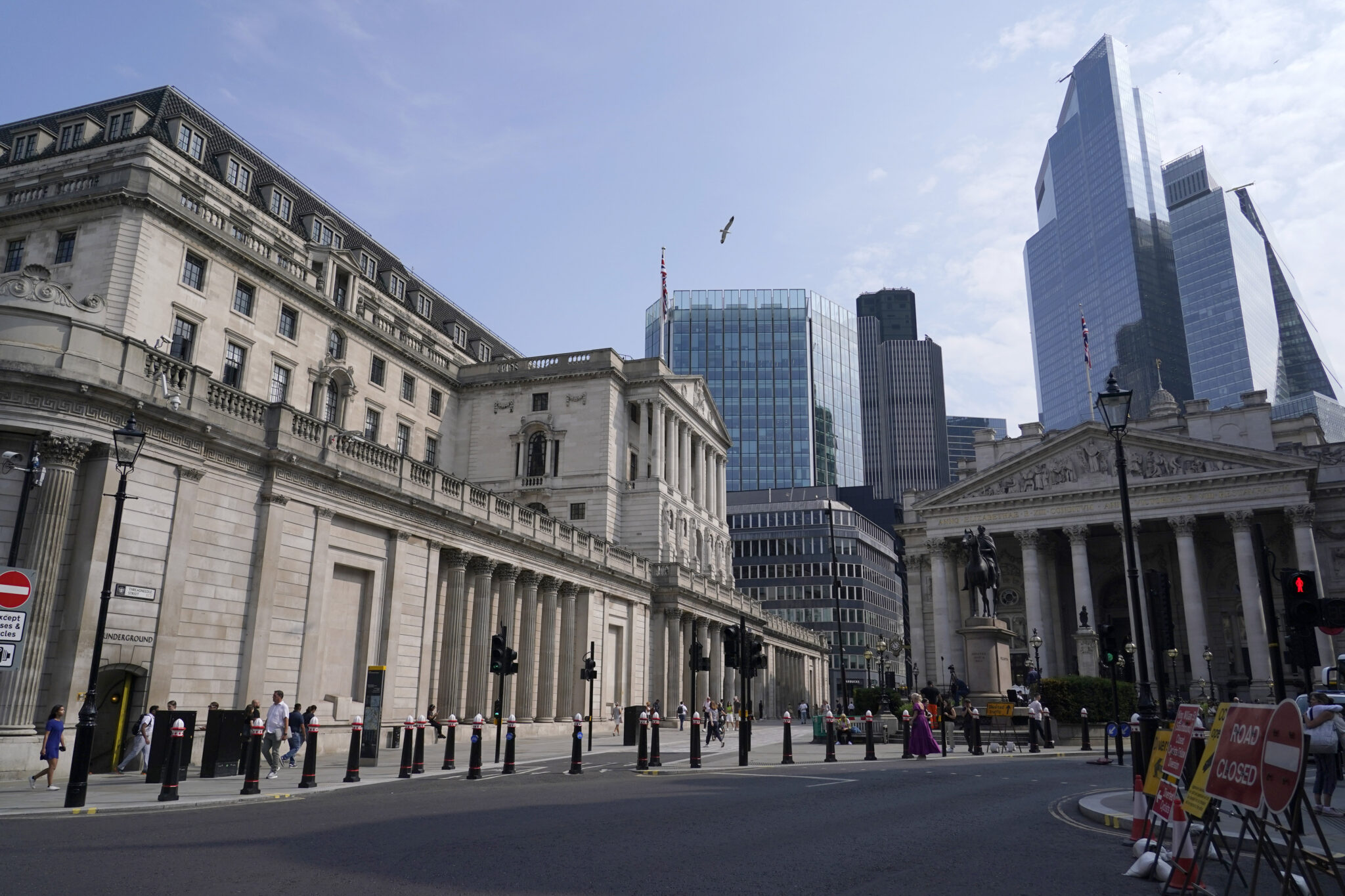 Bank of England keeps main UK interest rate on hold at 4.75%