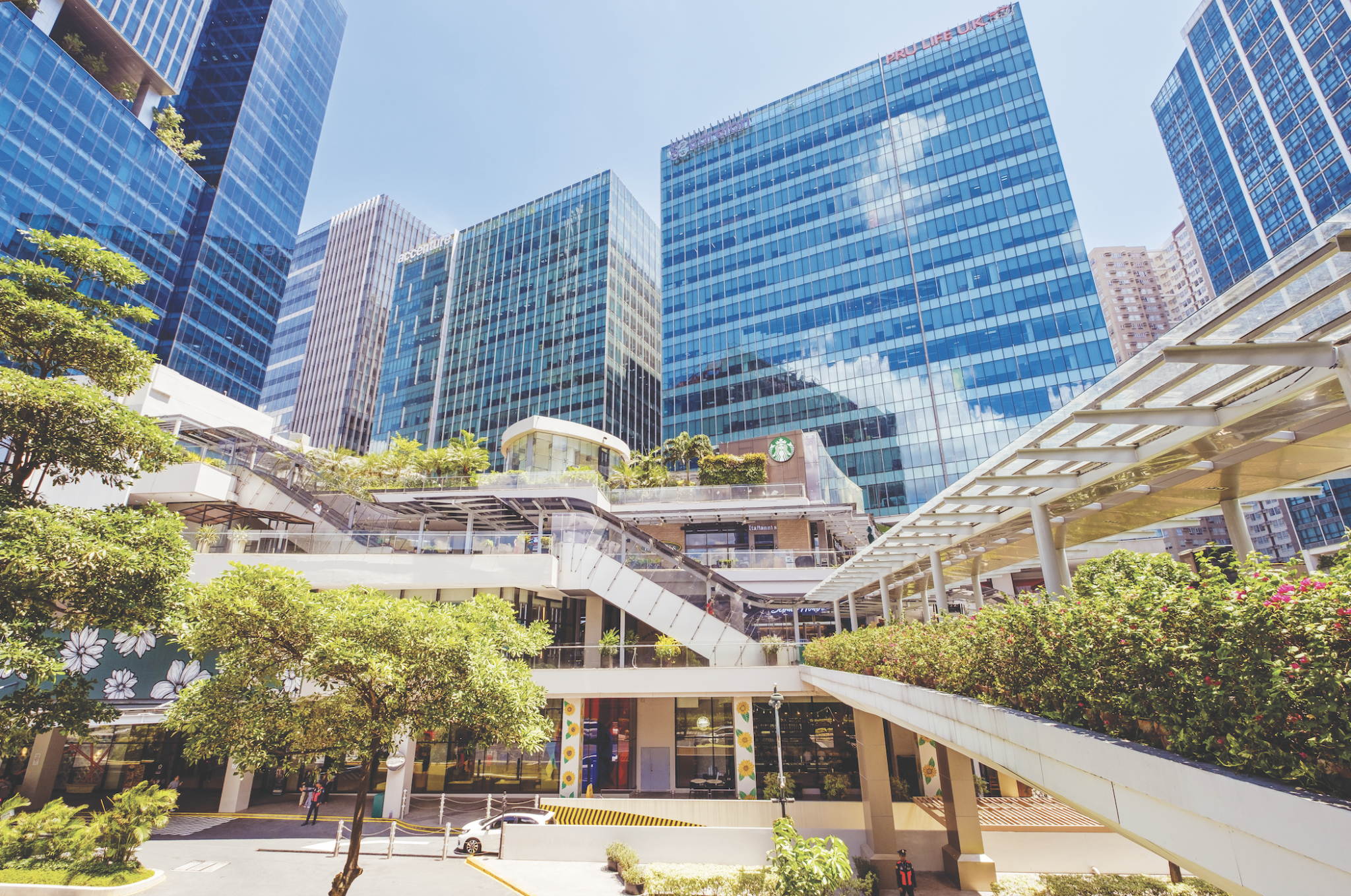 Big U.S. firms, first in PH brands dominate Uptown BGC | Inquirer Business
