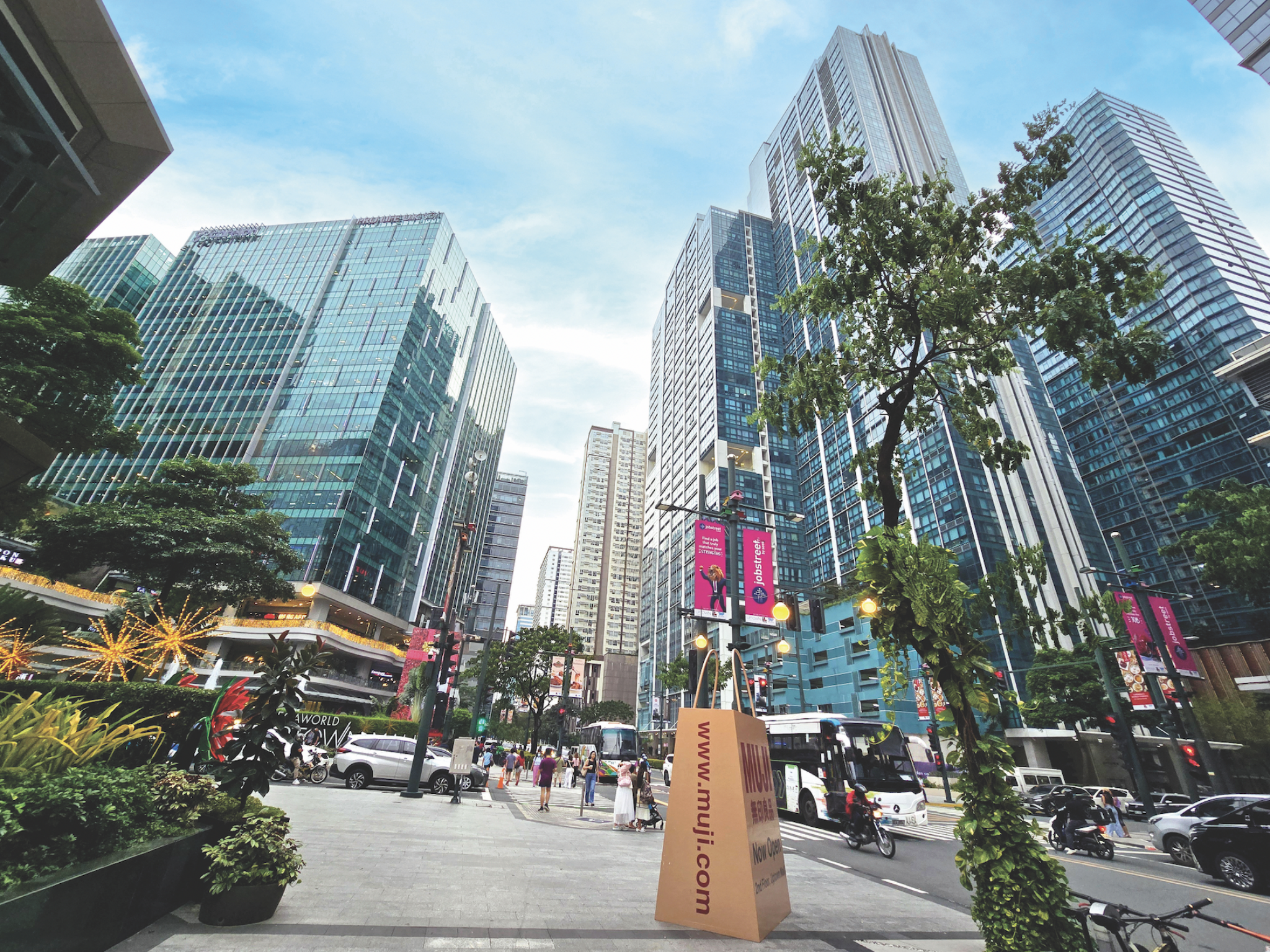 Big U.S. firms, first in PH brands dominate Uptown BGC | Inquirer Business