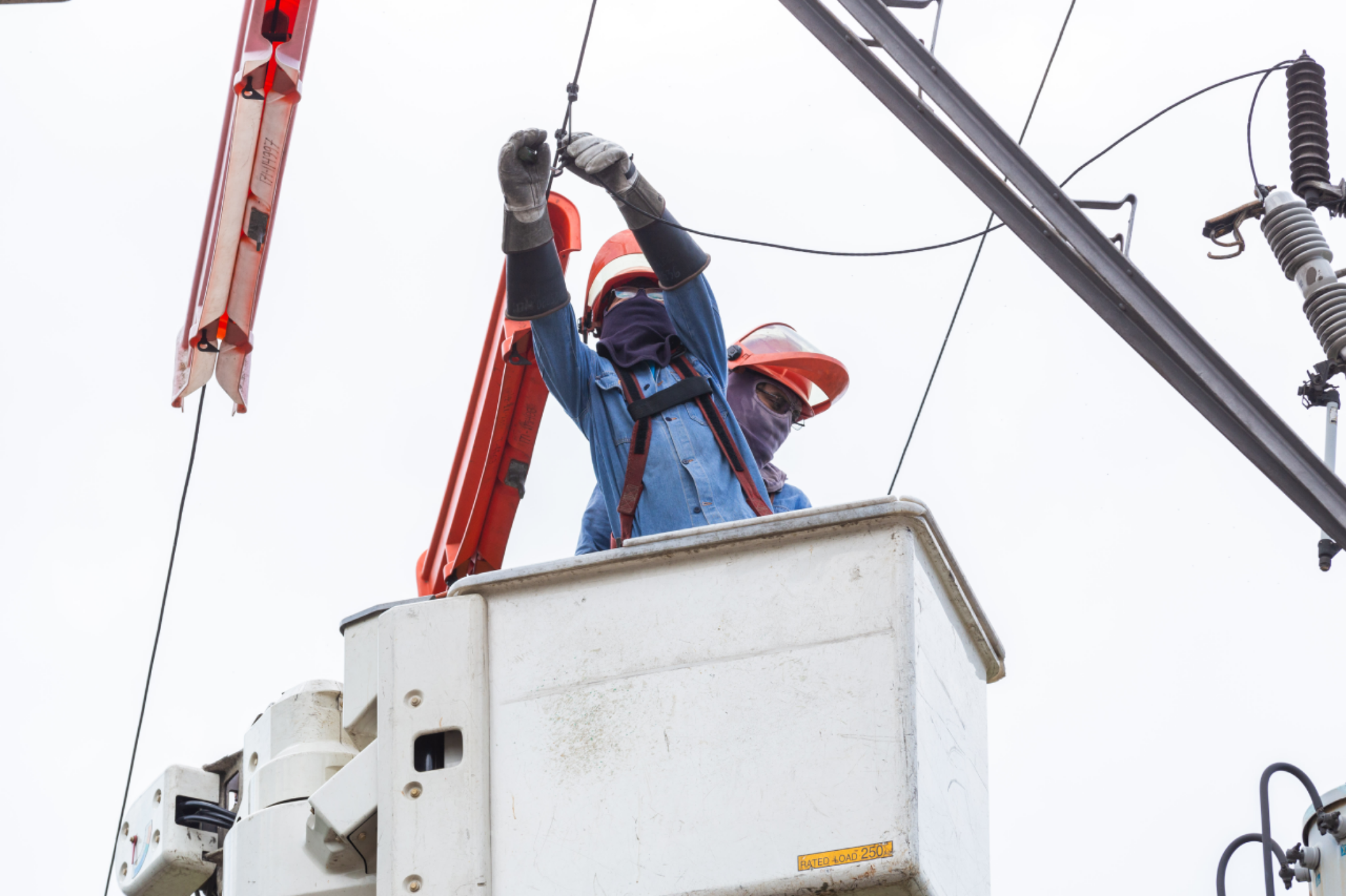 Spot electricity prices rise in August due to plant outages