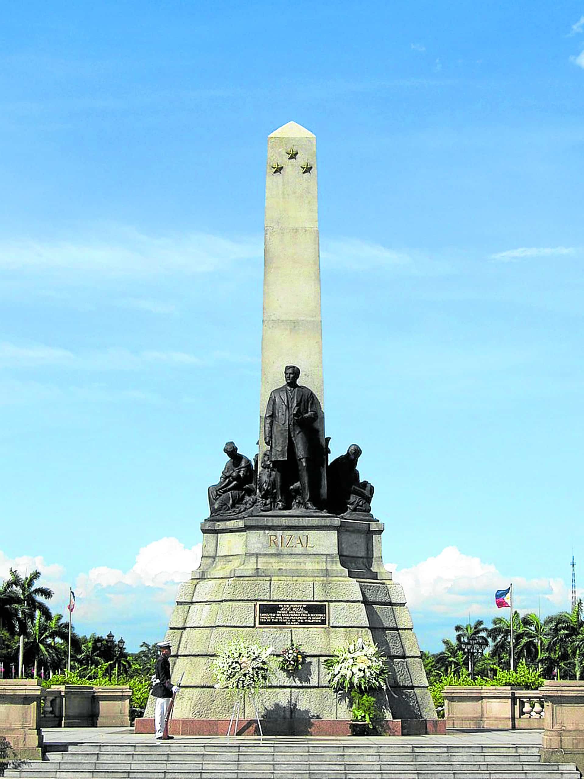 The romantic appeal of Roxas Boulevard
