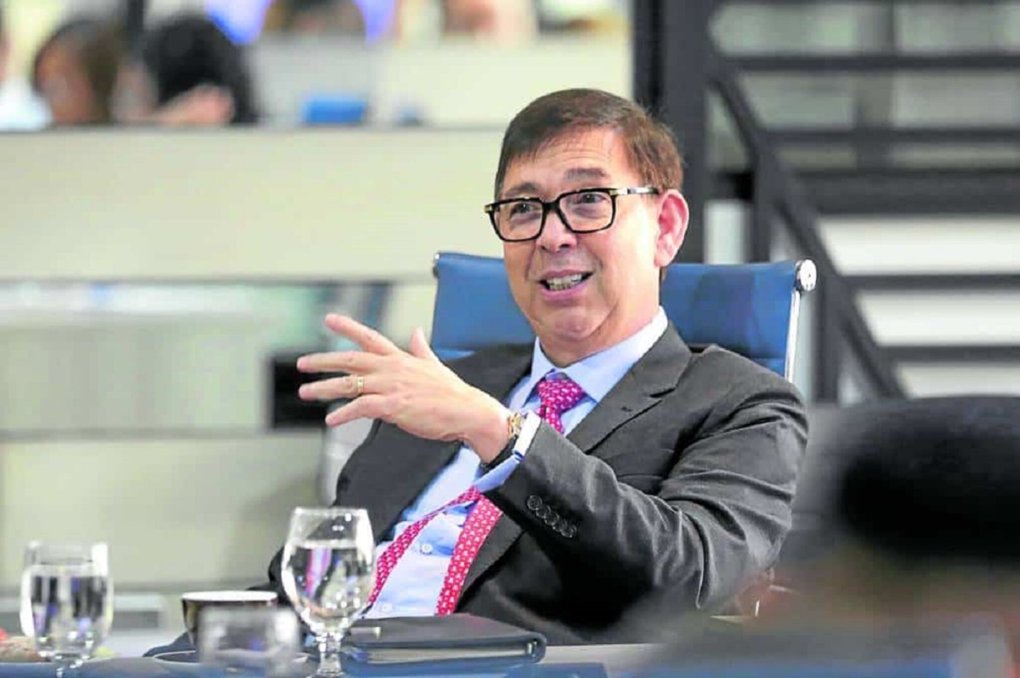 Marcos admin drops plan to sell defense bonds