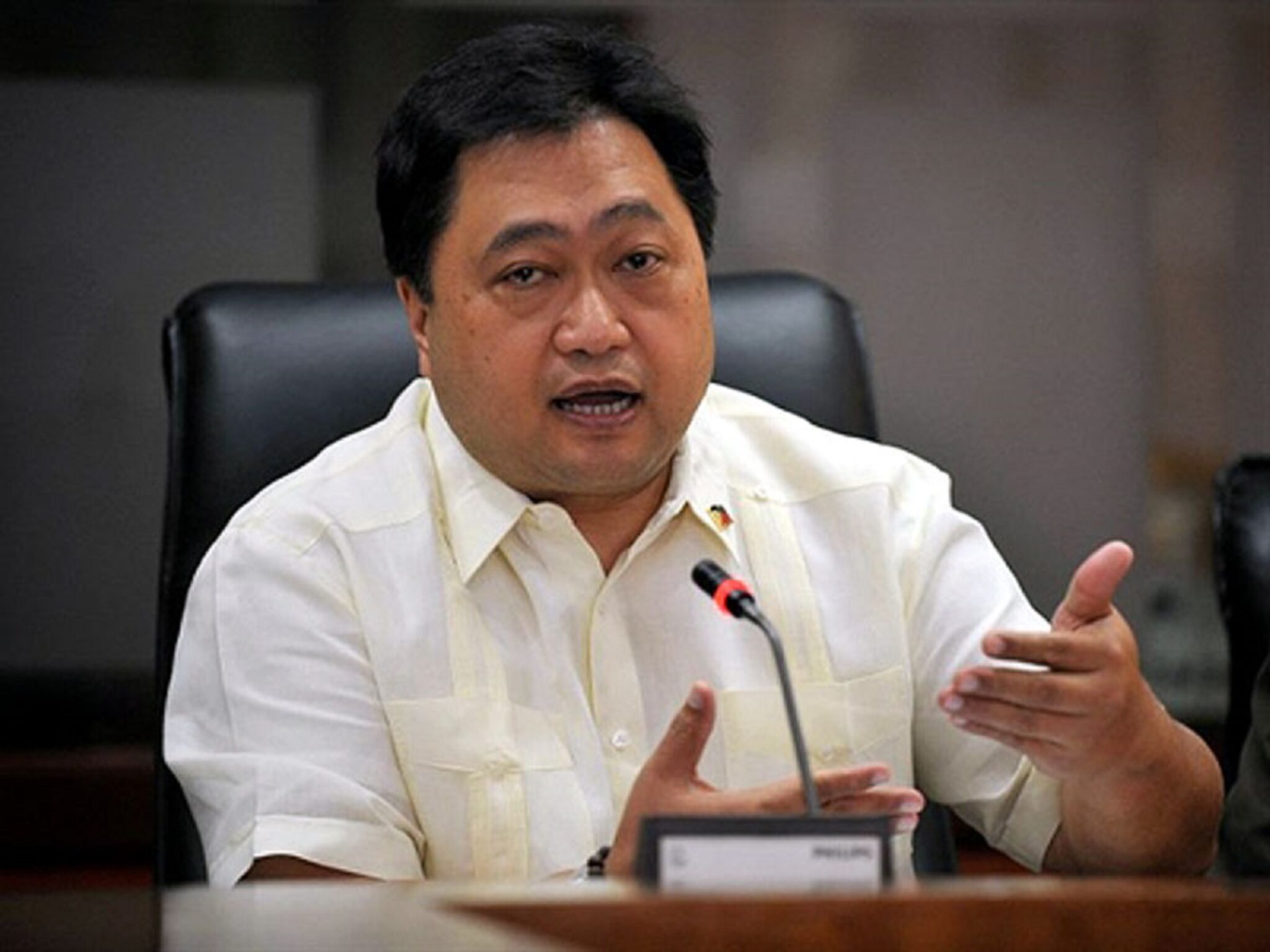 Ex-finance chief calls for cash curbs to combat corruption