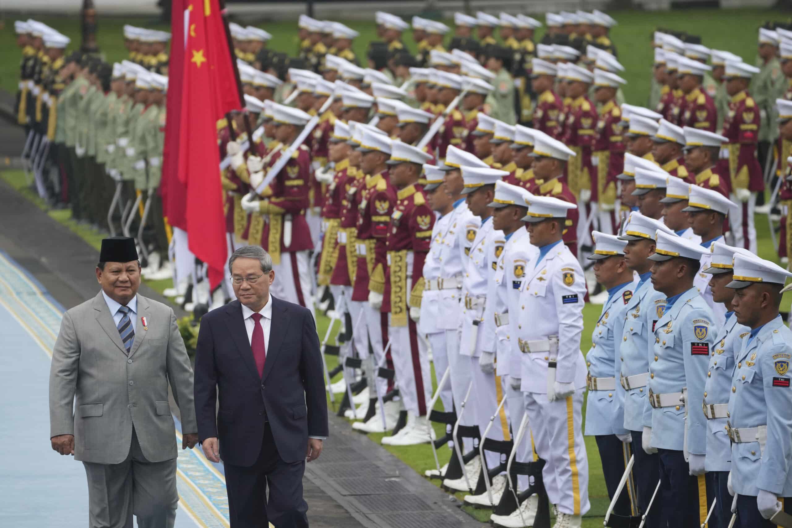 Ang Pangulo ng Indonesia at Premier ng Tsino ay nagtatagpo upang ...