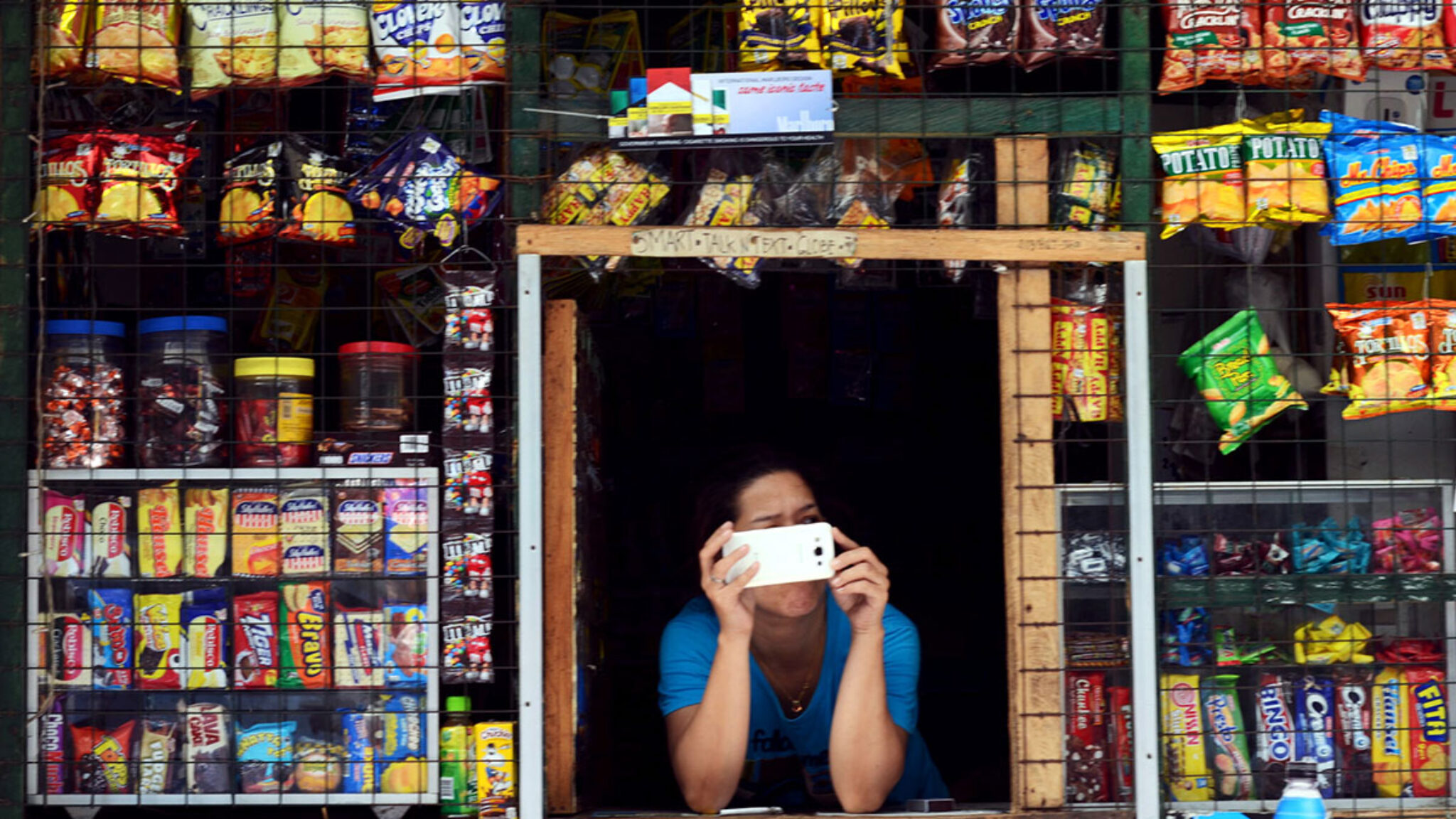 Pinoys still spending less in ‘sari-sari’ stores–study | Inquirer Business