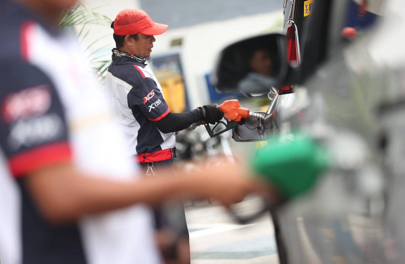Oil firms roll back prices starting on Aug. 12 | Inquirer Business