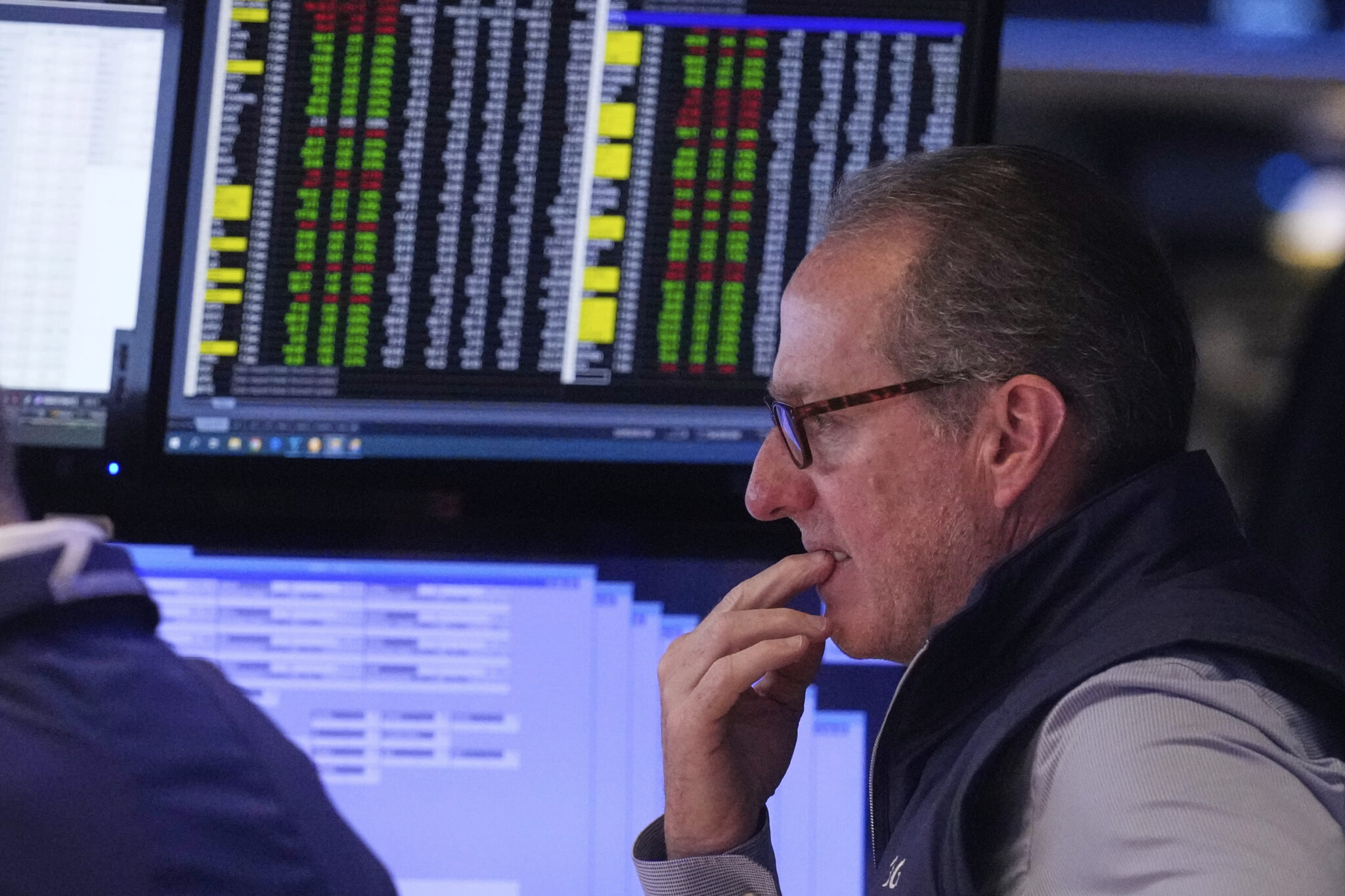 Global stocks mixed as markets track US trade deal prospects