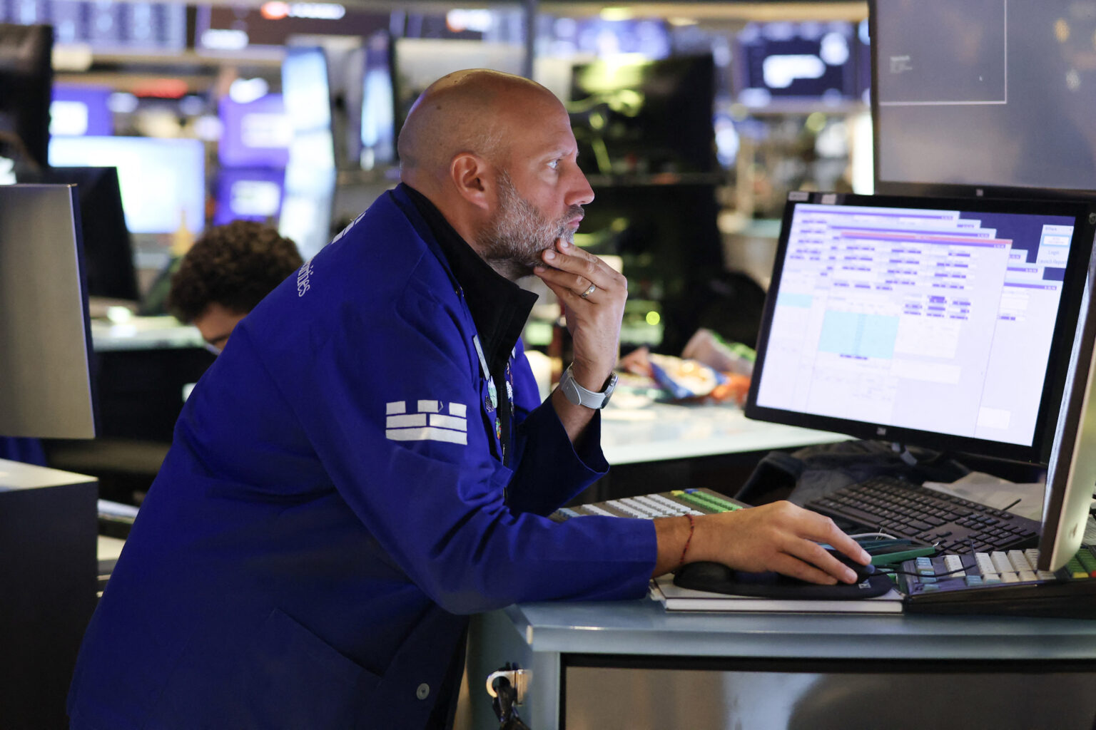 US stocks fall again while Alibaba gains on big AI push