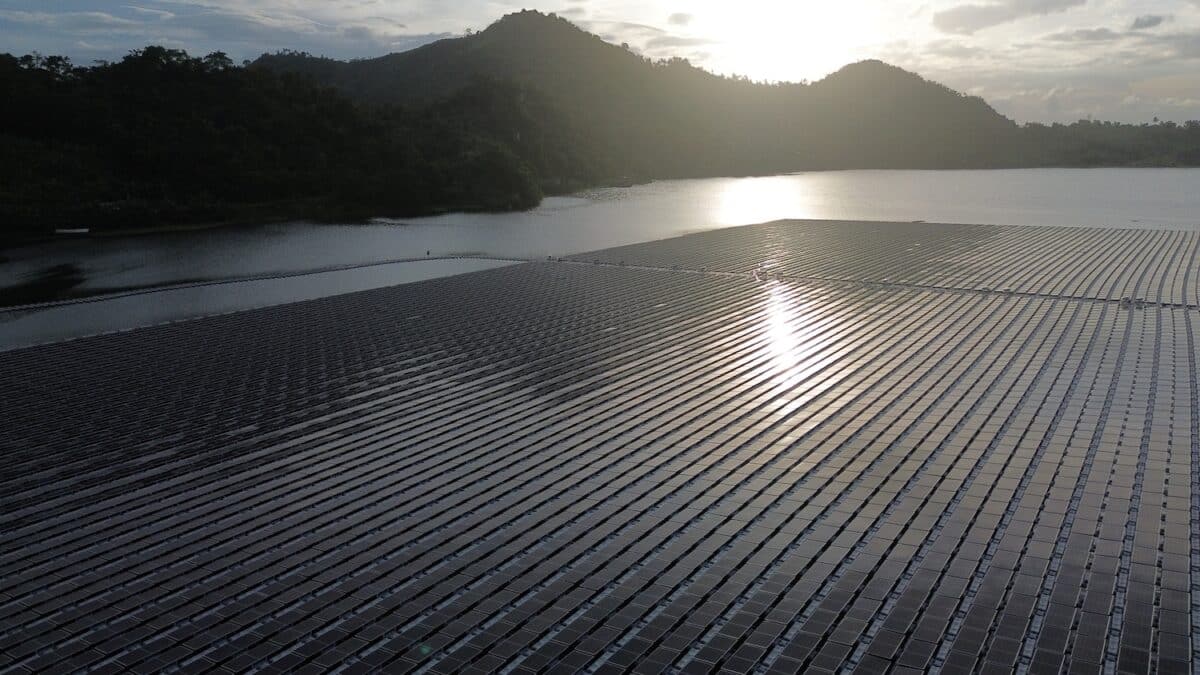 Carmen Copper switches on 4.99-MW floating solar power system in Cebu