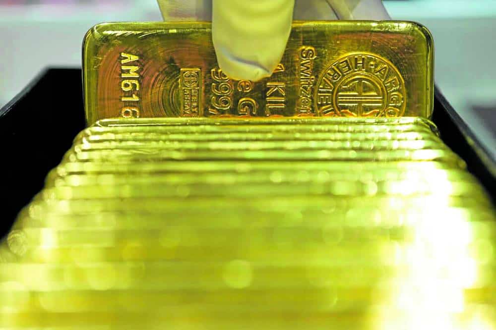 Gold tops $4,000 for first time on political, economic worries