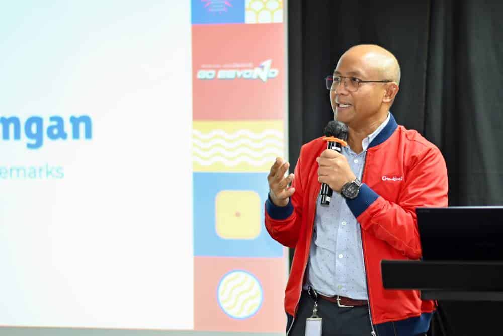 Long live the 40-year-old king!