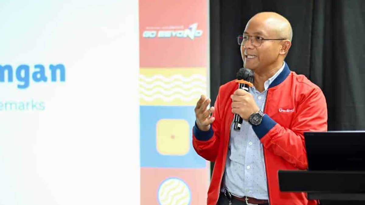 Long live the 40-year-old king!