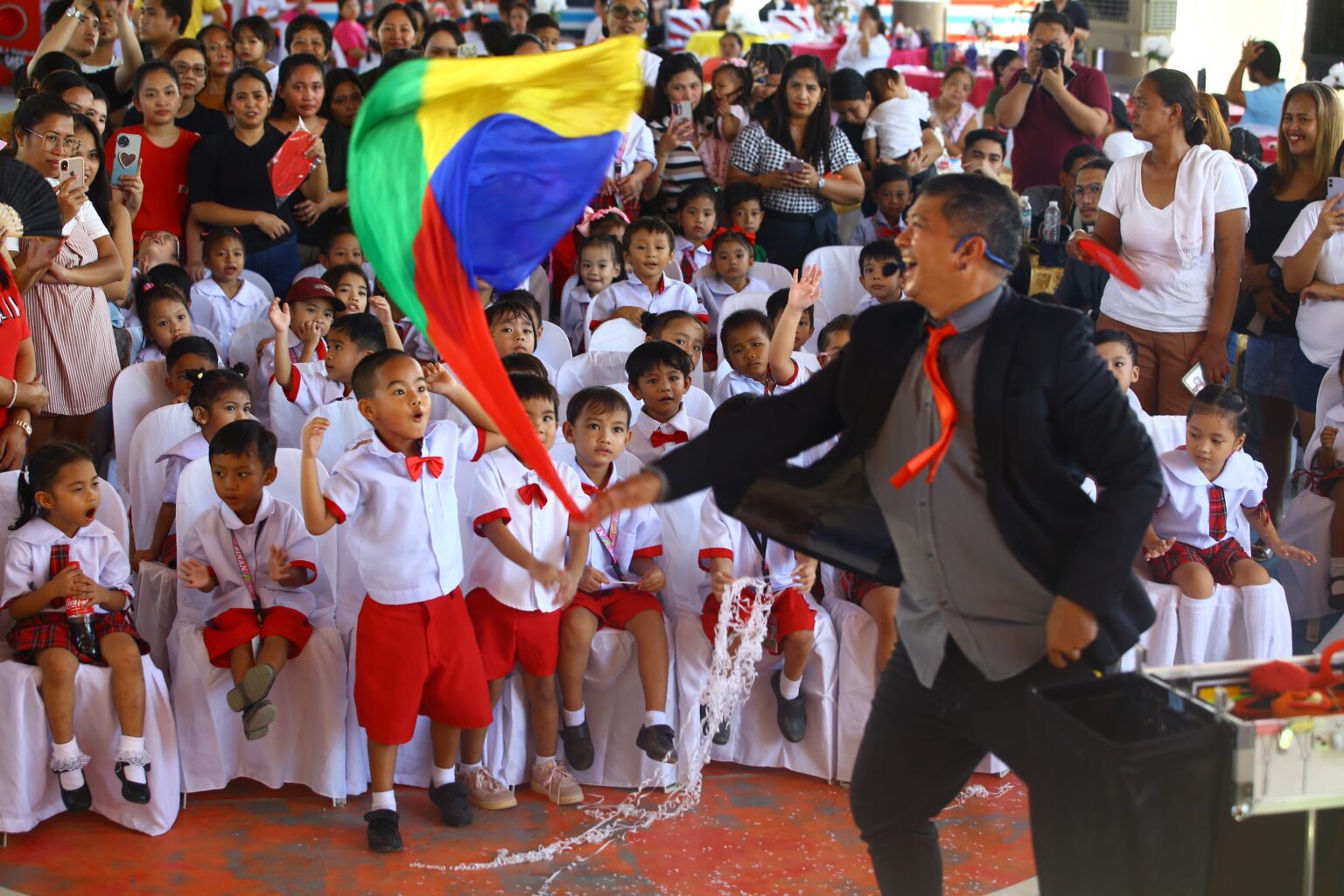 McDonald’s Philippines’ Dr. George T. Yang shares the gift of happiness ...